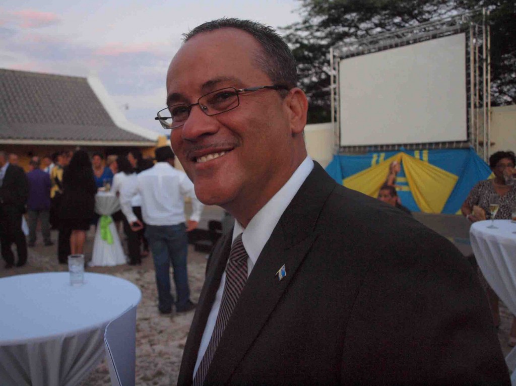 Het nieuwe kabinet: Mike de Meza | Caribisch Netwerk