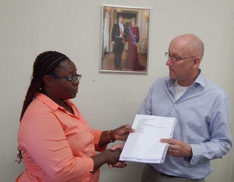 Sint-Eustatius protesteert tegen pensioenverlaging | Caribisch Netwerk